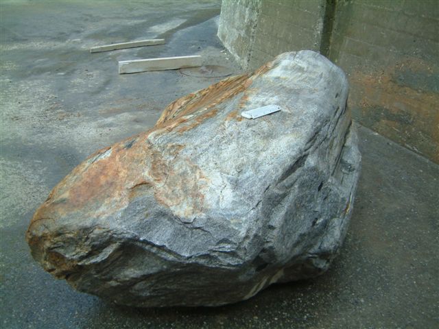 Findling die gestalterischen Natursteinelemente für Ihren Garten